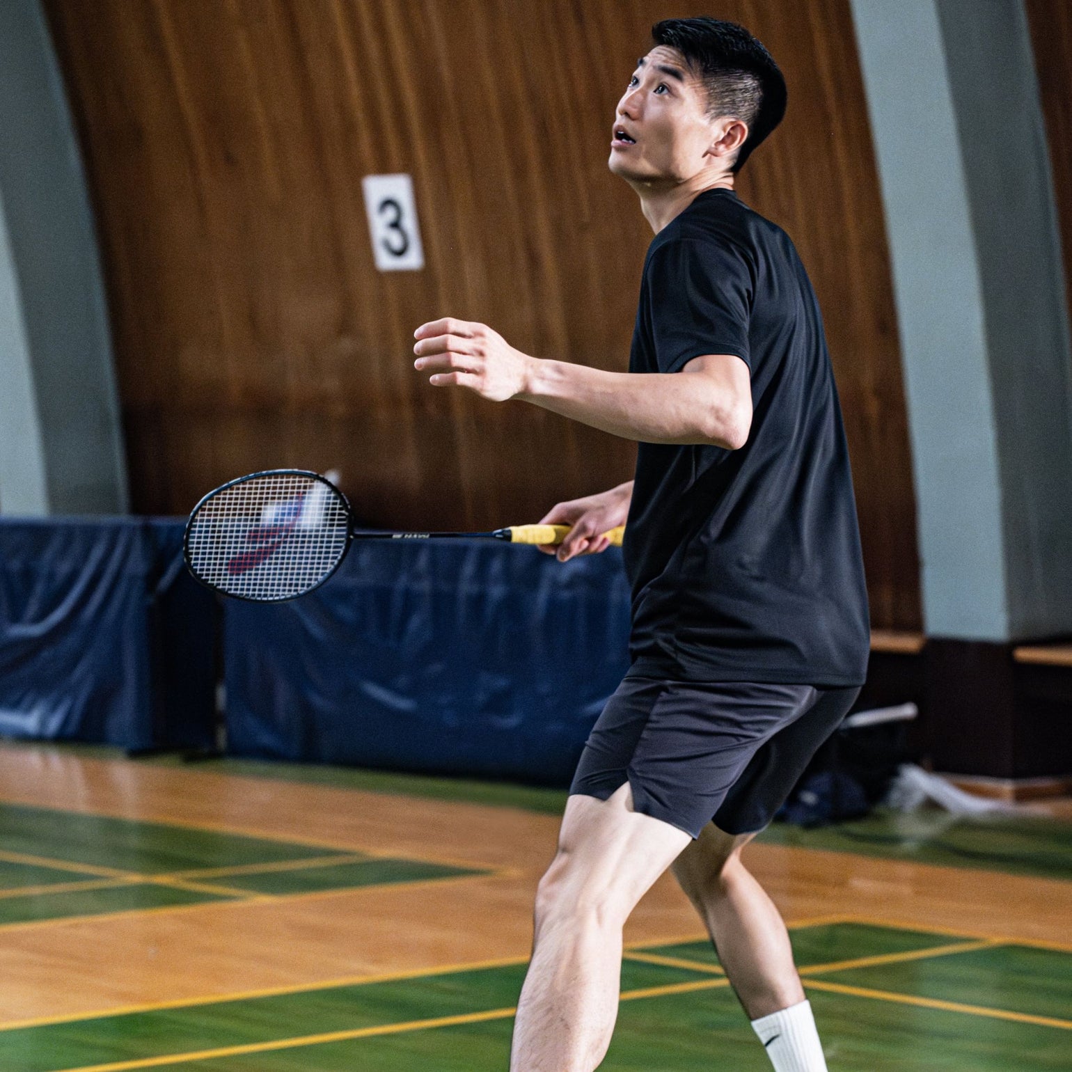 BF Navy, preferred racket by Morten Frost – Basic Feather